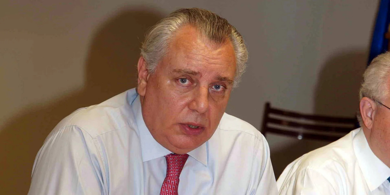 ΑΥΤΟΣ ΕΙΝΑΙ Ο ΠΡΩΗΝ ΠΡΟΕΔΡΟΣ ΤΗΣ ΔΗΜΟΚΡΑΤΙΑΣ ΠΟΥ ΠΕΘΑΝΕ - ΤΙ ΕΙΧΕ ΚΑΝΕΙ ...