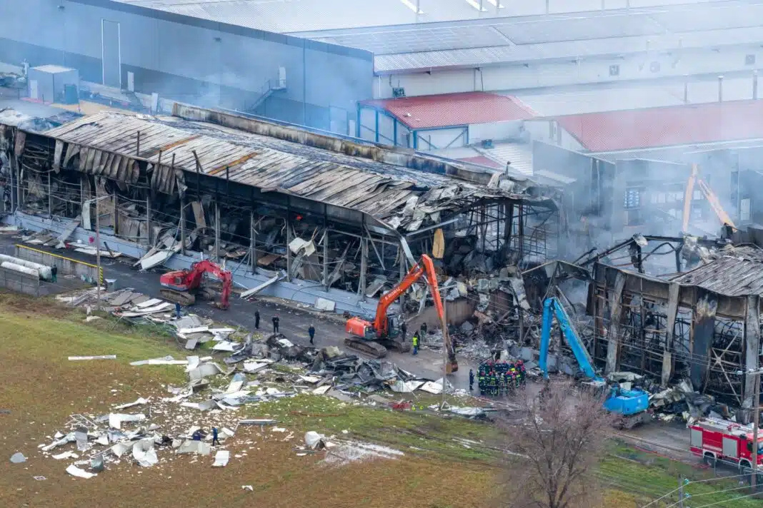 ΤΟ ΕΙΧΑΝ ΣΤΟ ΥΠΟΓΕΙΟ: ΕΤΣΙ ΞΕΚΙΝΗΣΕ Η ΦΩΤΙΑ ΣΤΟ ΕΡΓΟΣΤΑΣΙΟ ΒΙΟΛΑΝΤΑ | e ...